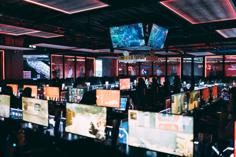 OpenGLとは?初心者でもわかる3Dグラフィックスの基礎と活用法を徹底解説